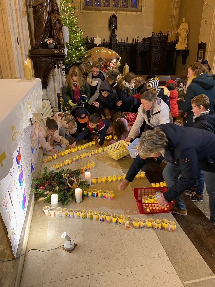 Tableau de la nativité réalisé par des collégiens de classe de 6ème ...